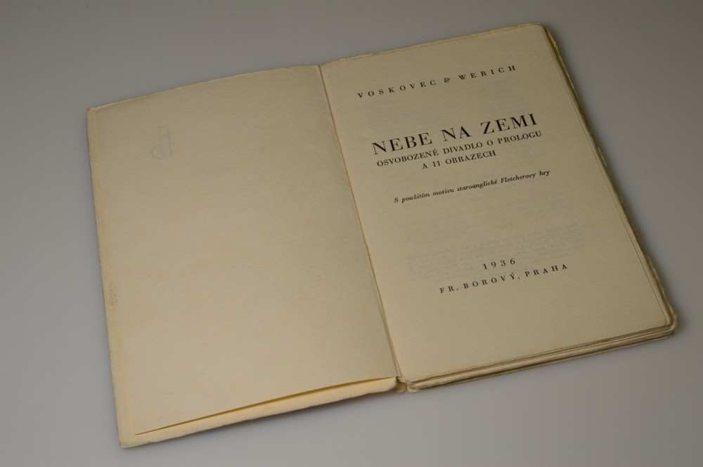 📗 Nebe na zemi : osvobozené divadlo o prologu a 11 obrazech : s použitím motivu staroanglické ...