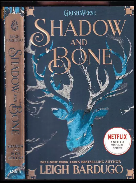 📙 Shadow and bone - Leigh Bardugo (2018, Orion)